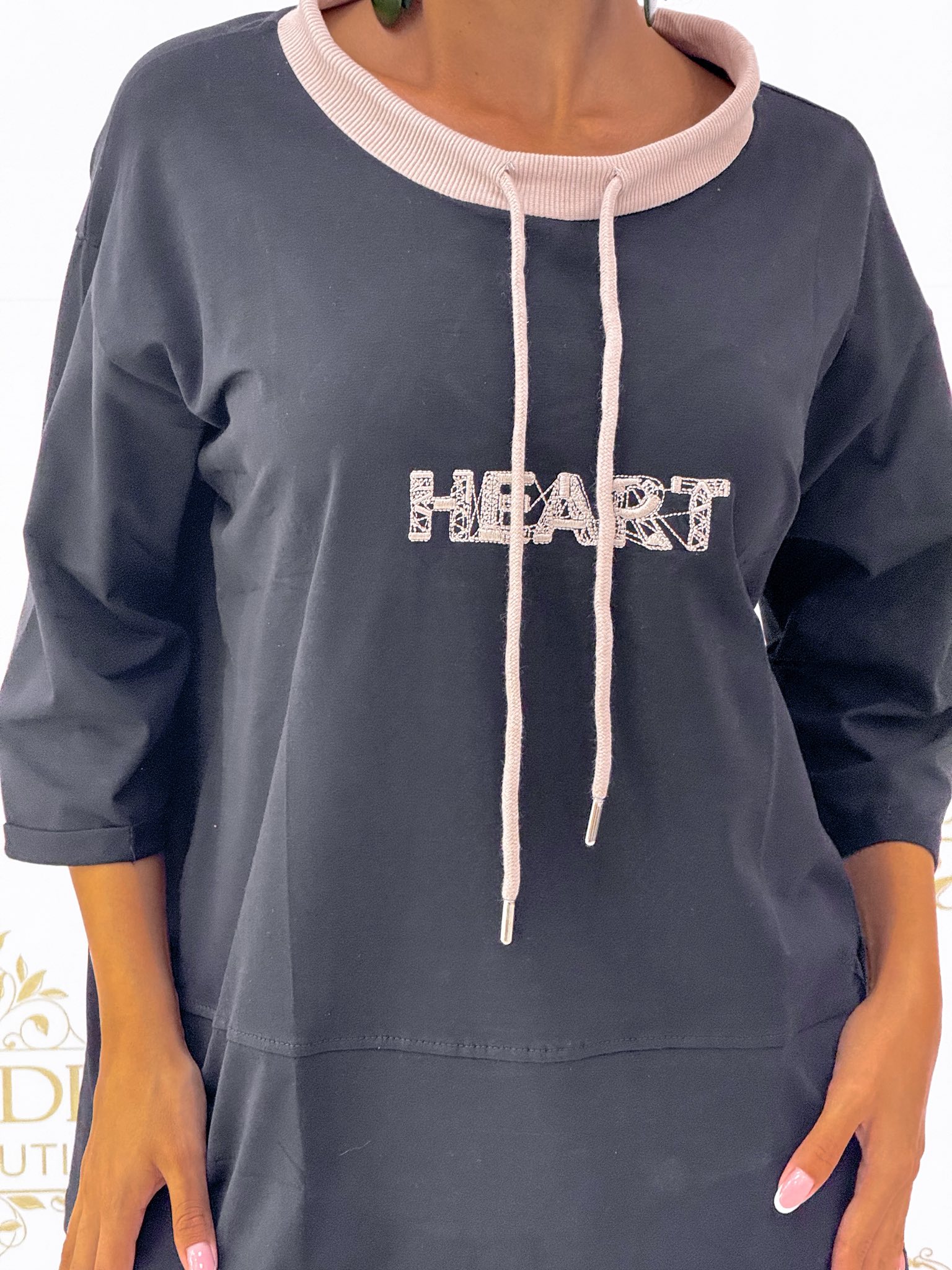 Tie -up, "Heart" labeled, loose -shaped top - Trendi Fashion